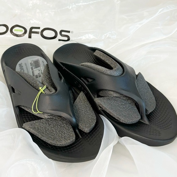OOFOS | Shoes | Oofos Ooriginal Unisex Black 00 Oofoam Technology Sandal Mens 7 Womens 9 | Poshmark